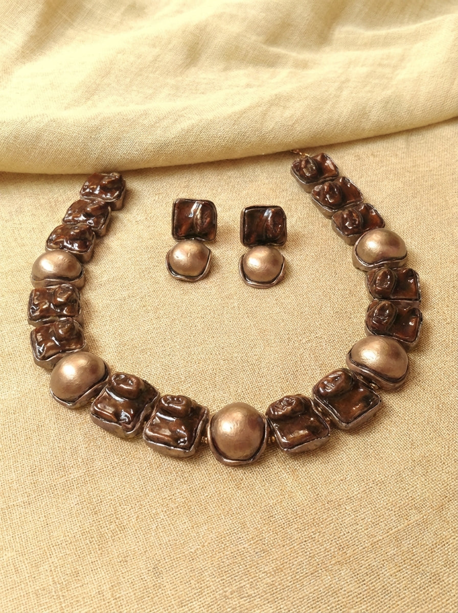 Mocha Muse — Terracotta Glossy "Mocha Mousse" Color Of The Year 2025 ...